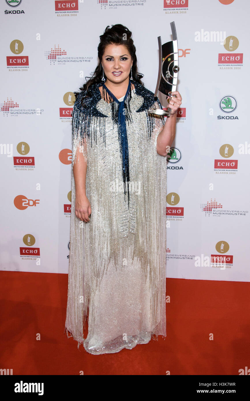 Dpa russian singer anna netrebko -Fotos und -Bildmaterial in hoher ...