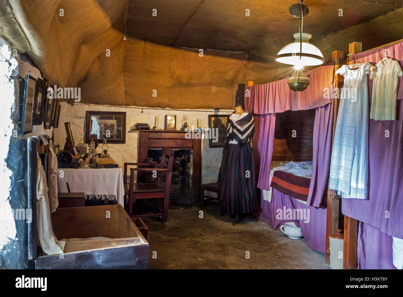 Interior of township house -Fotos und -Bildmaterial in hoher Auflösung ...