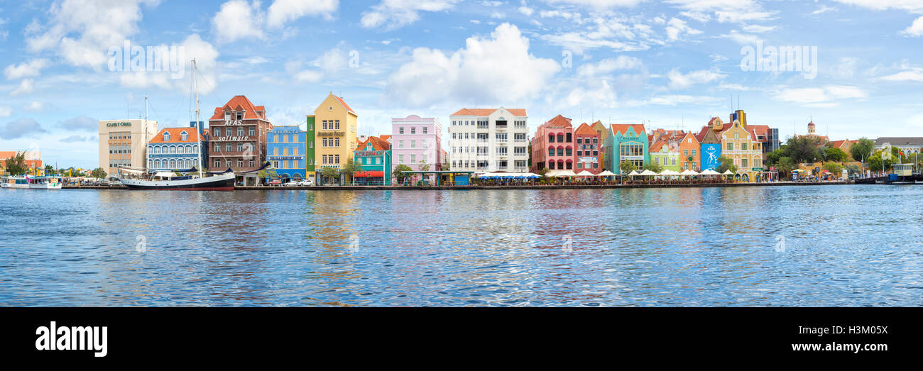 Panoramablick über Handelskade Waterfront in Punda, Willemstad, Curacao ...