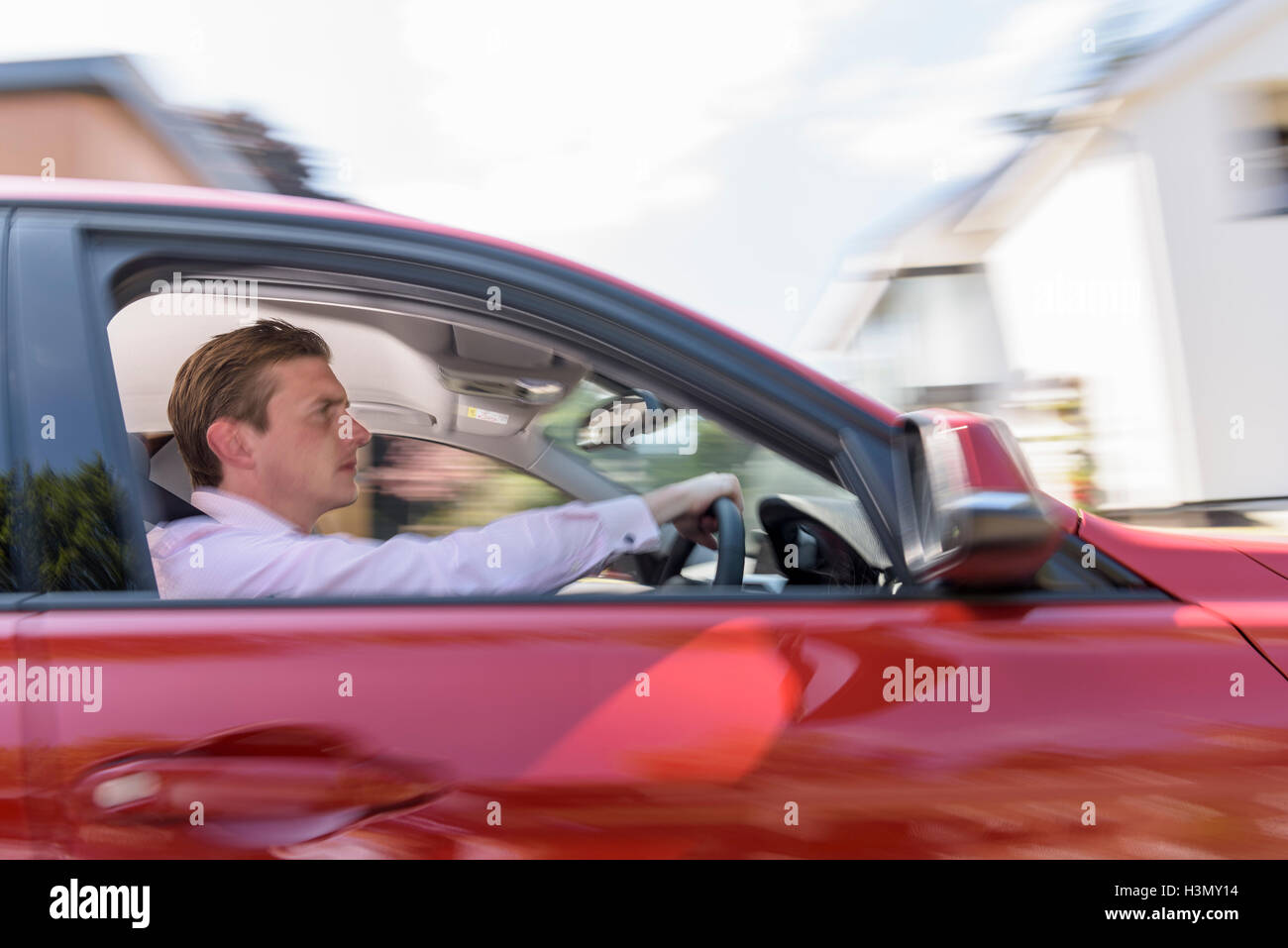 Man car driving -Fotos und -Bildmaterial in hoher Auflösung – Alamy