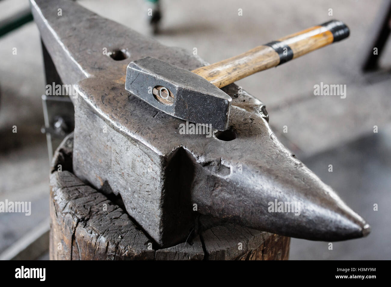 Eisen amboss -Fotos und -Bildmaterial in hoher Auflösung – Alamy