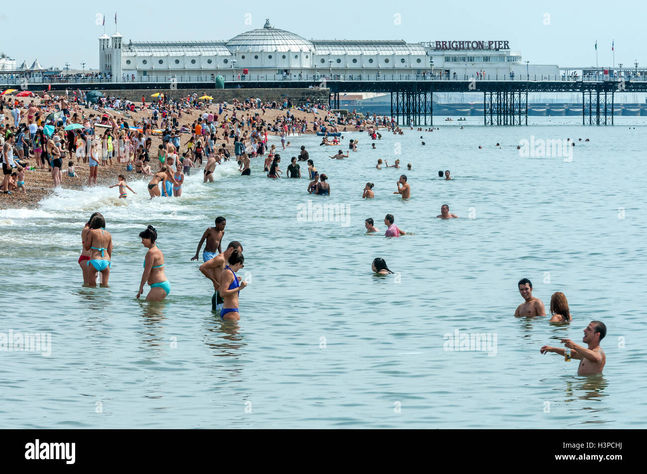Menschenmengen Am Strand Stockfotos und -bilder Kaufen - Alamy