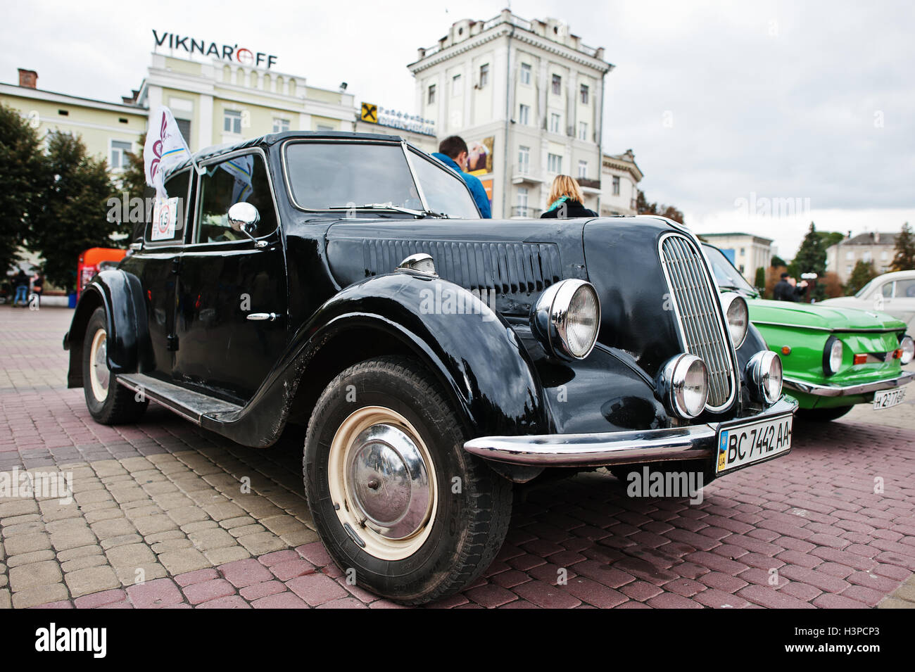 Tarnopol, Ukraine - 9. Oktober 2016: Alte Retro-Oldtimer BMW 326 ...
