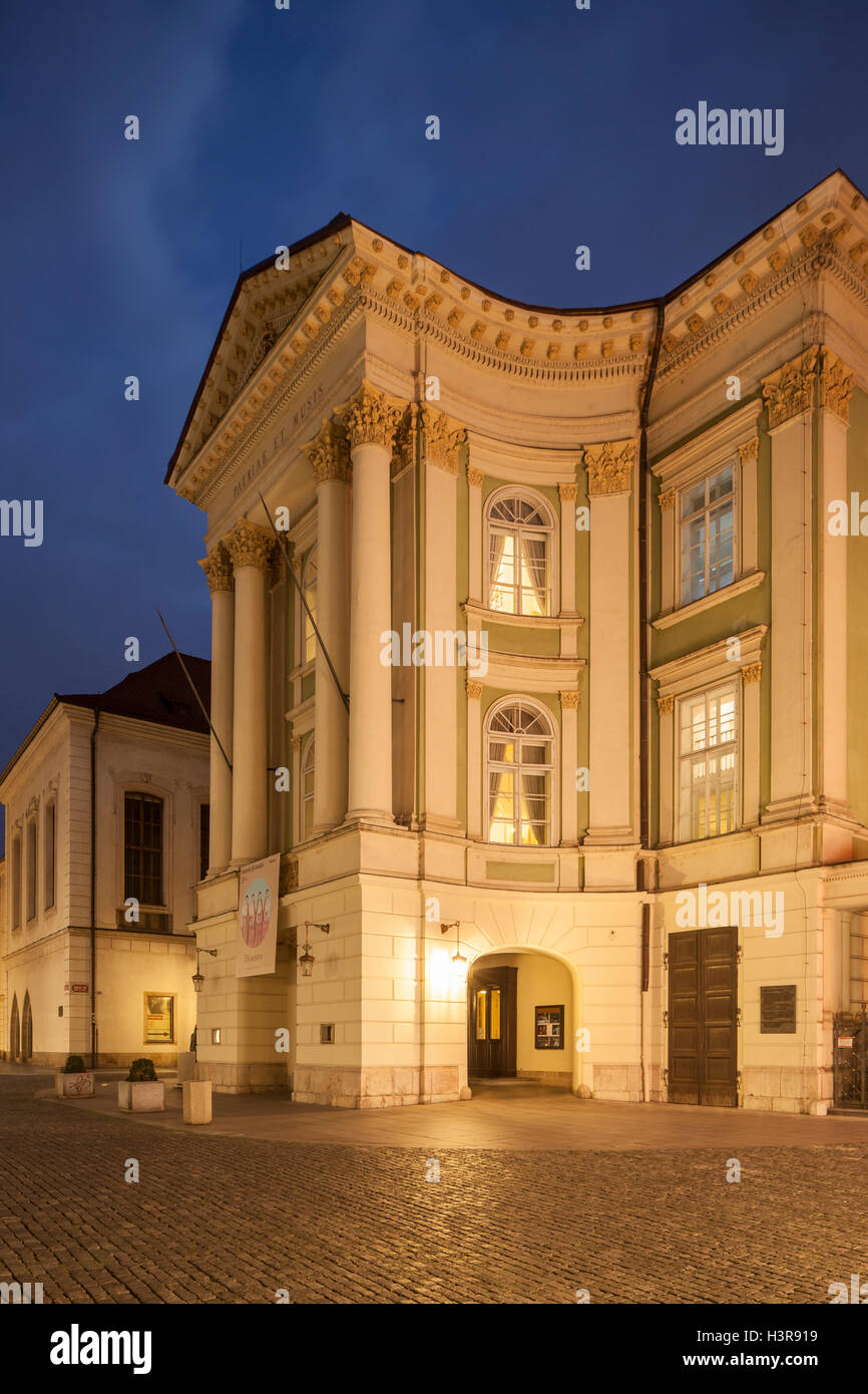 Opernhaus prag -Fotos und -Bildmaterial in hoher Auflösung – Alamy