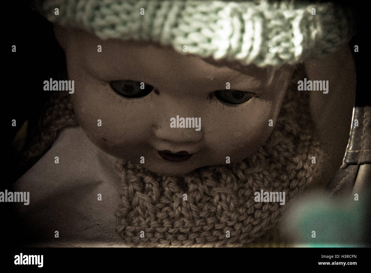 Kaputte puppen -Fotos und -Bildmaterial in hoher Auflösung – Alamy