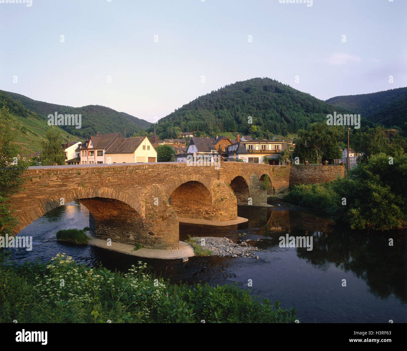 Deutschland, Rheinland-Pfalz, Eifel, Rech, überbrücken Ahrweiler, Ort ...