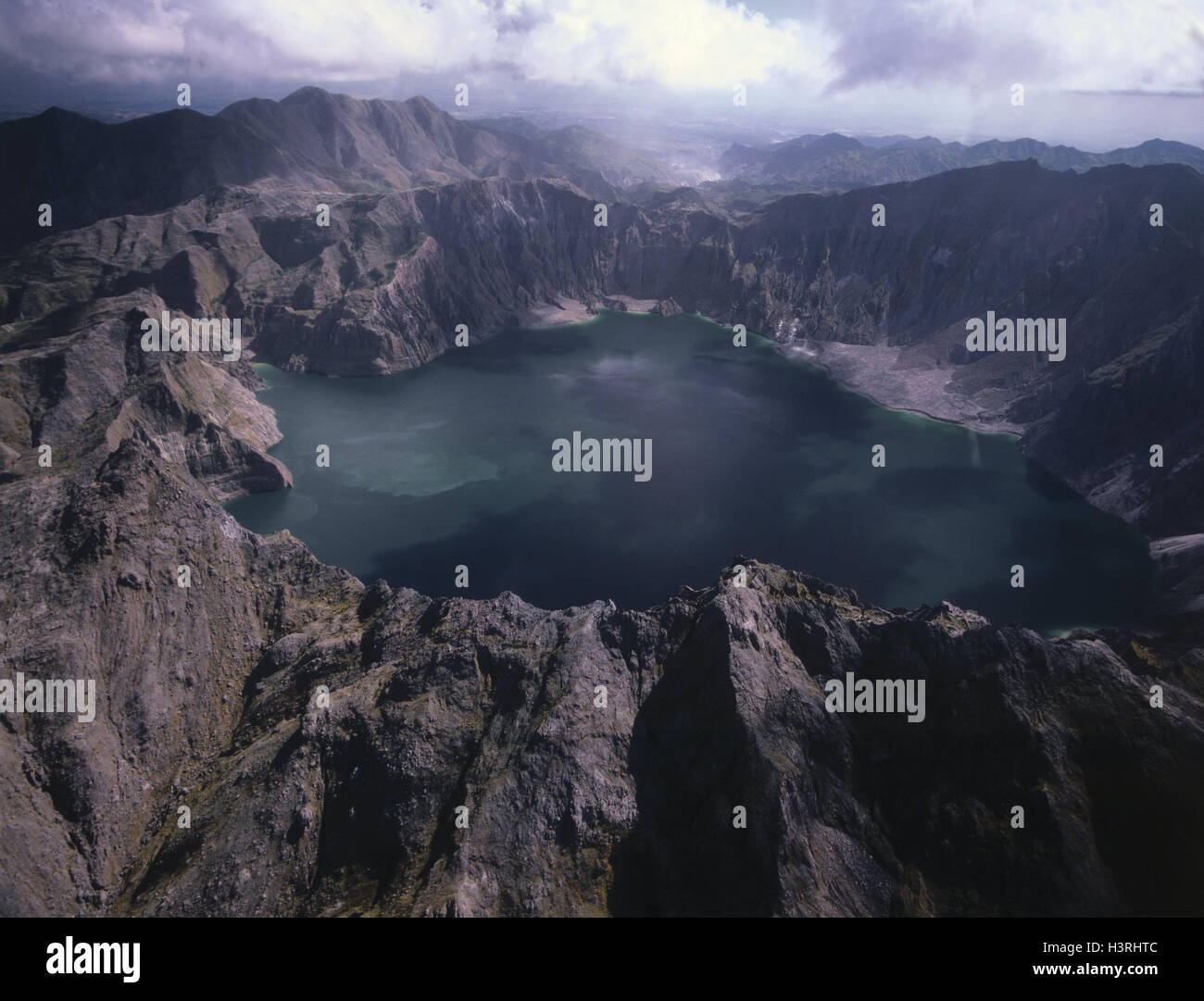 Pinatubo crater lake -Fotos und -Bildmaterial in hoher Auflösung – Alamy