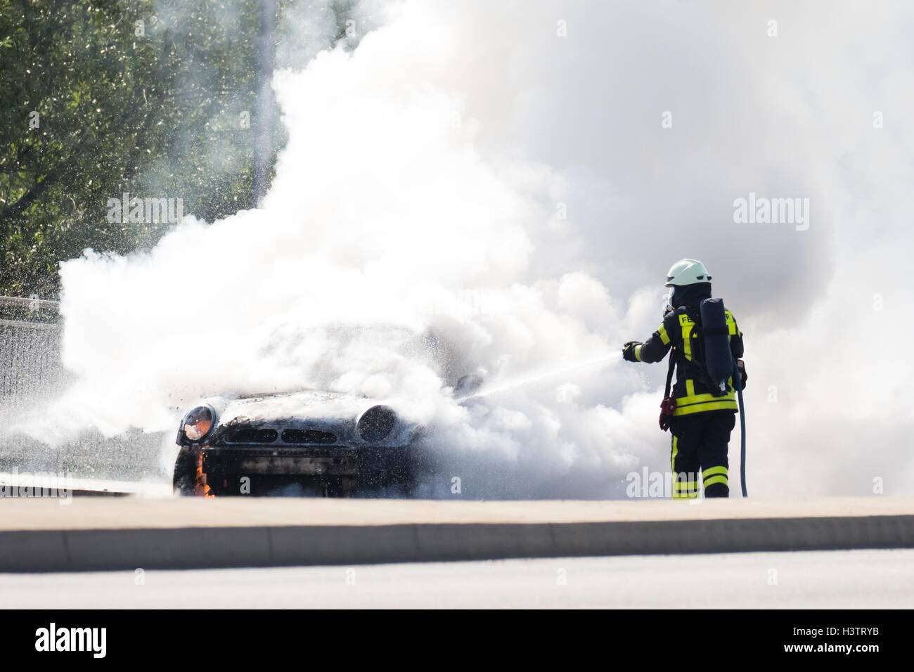 Aus Dem Auto Steigen Stockfotos und -bilder Kaufen - Alamy