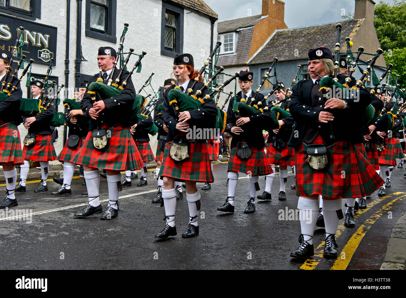 Frau in dudelsackband -Fotos und -Bildmaterial in hoher Auflösung – Alamy