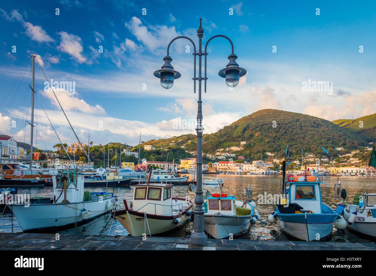Ischia porto -Fotos und -Bildmaterial in hoher Auflösung – Alamy