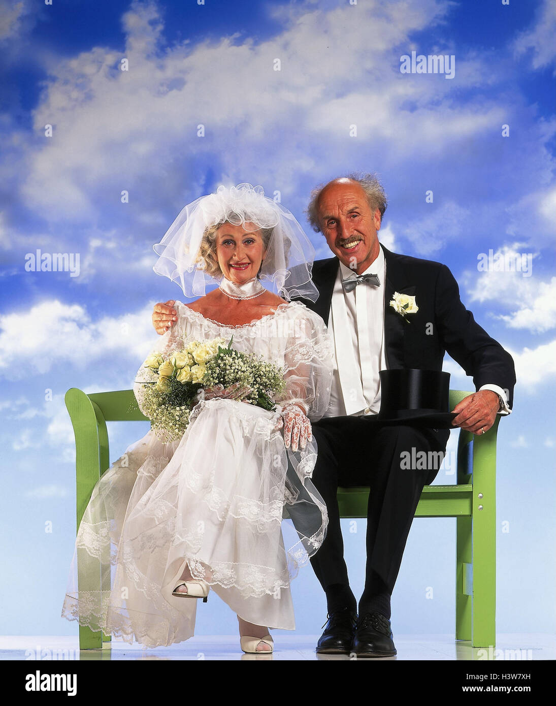 Bride groom senior citizens bank -Fotos und -Bildmaterial in hoher ...