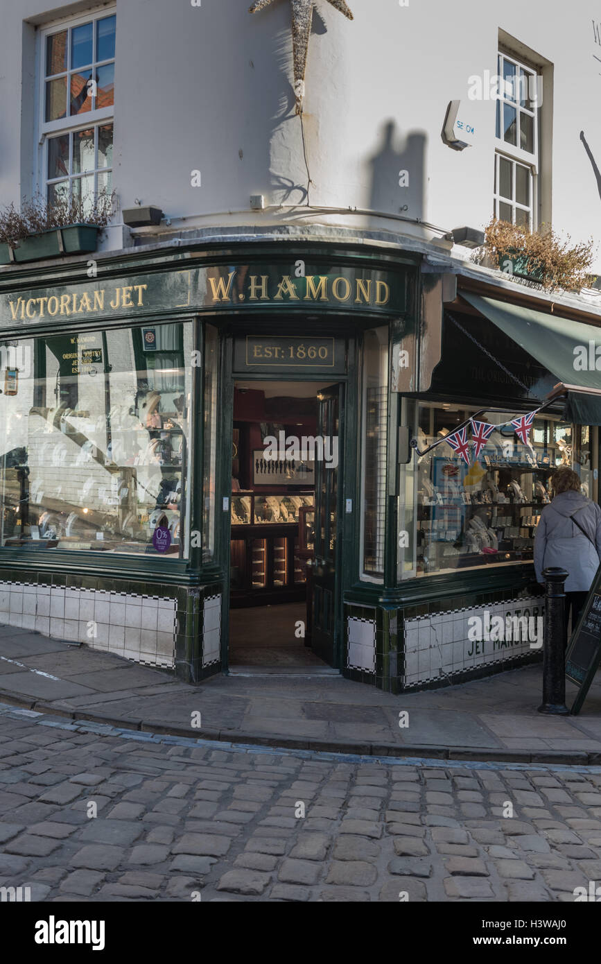 W hamond original whitby jet shop -Fotos und -Bildmaterial in hoher ...