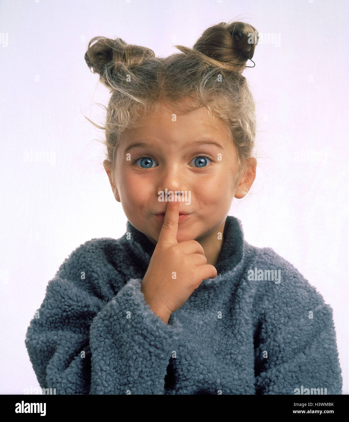 Kinder leise sein geste -Fotos und -Bildmaterial in hoher Auflösung – Alamy