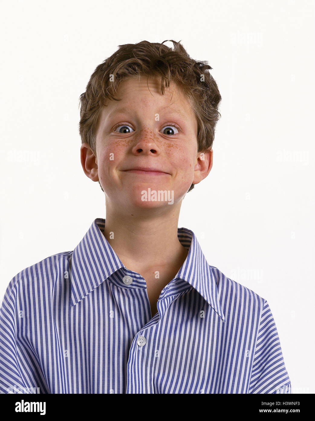 Junge, blonde, Sommersprossen, Shirt, berührt, Gesichts spielen ...