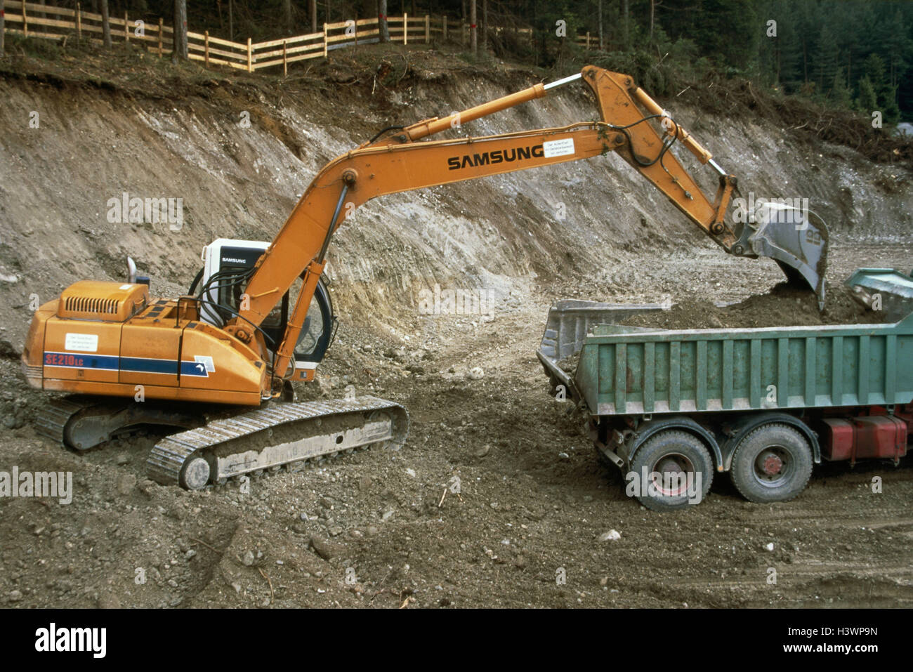 Bagger lkw -Fotos und -Bildmaterial in hoher Auflösung – Alamy