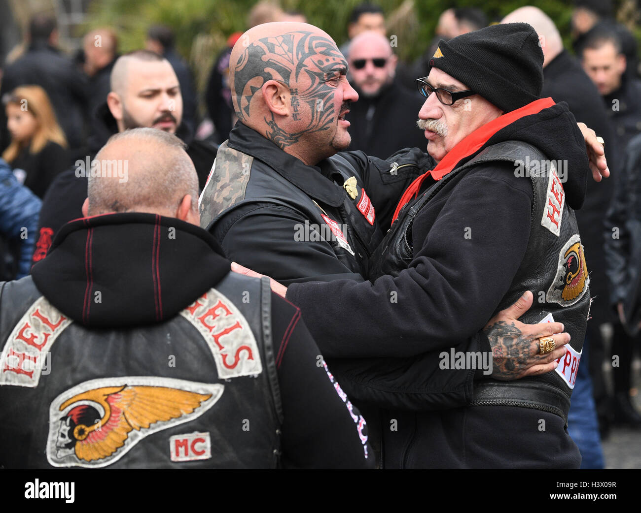 Giessen, Deutschland. 12. Oktober 2016. Hells Angels und Mitgliedern ...