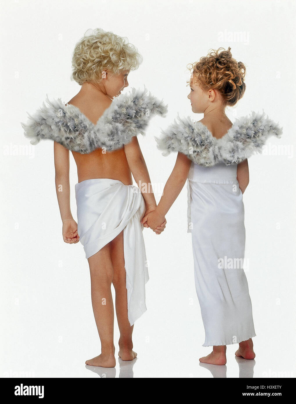 Junge, Mädchen, Engel, Stand, Hand in der hand, Auge Kontakt, wieder ...