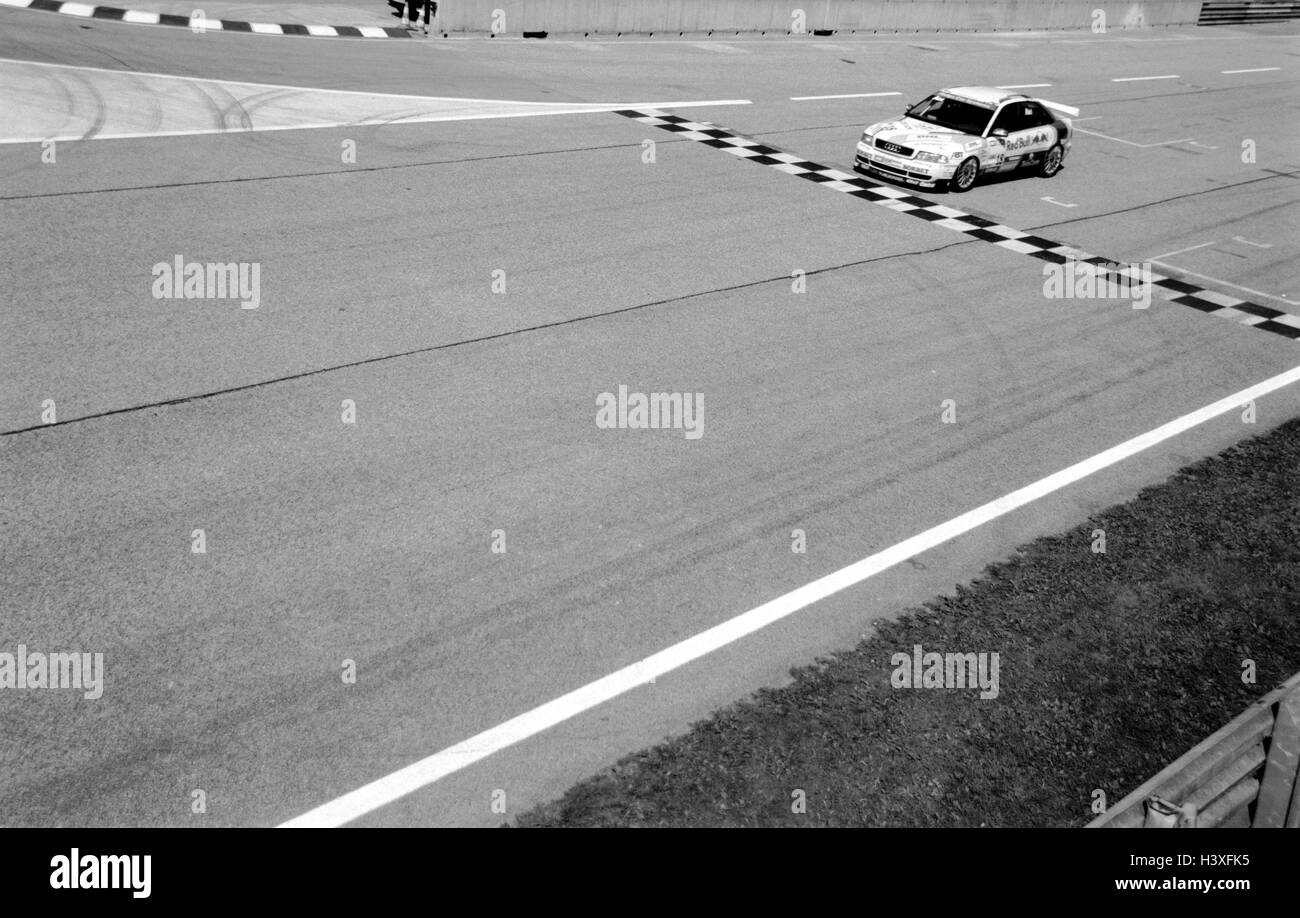 Ziellinie motorsport -Fotos und -Bildmaterial in hoher Auflösung – Alamy