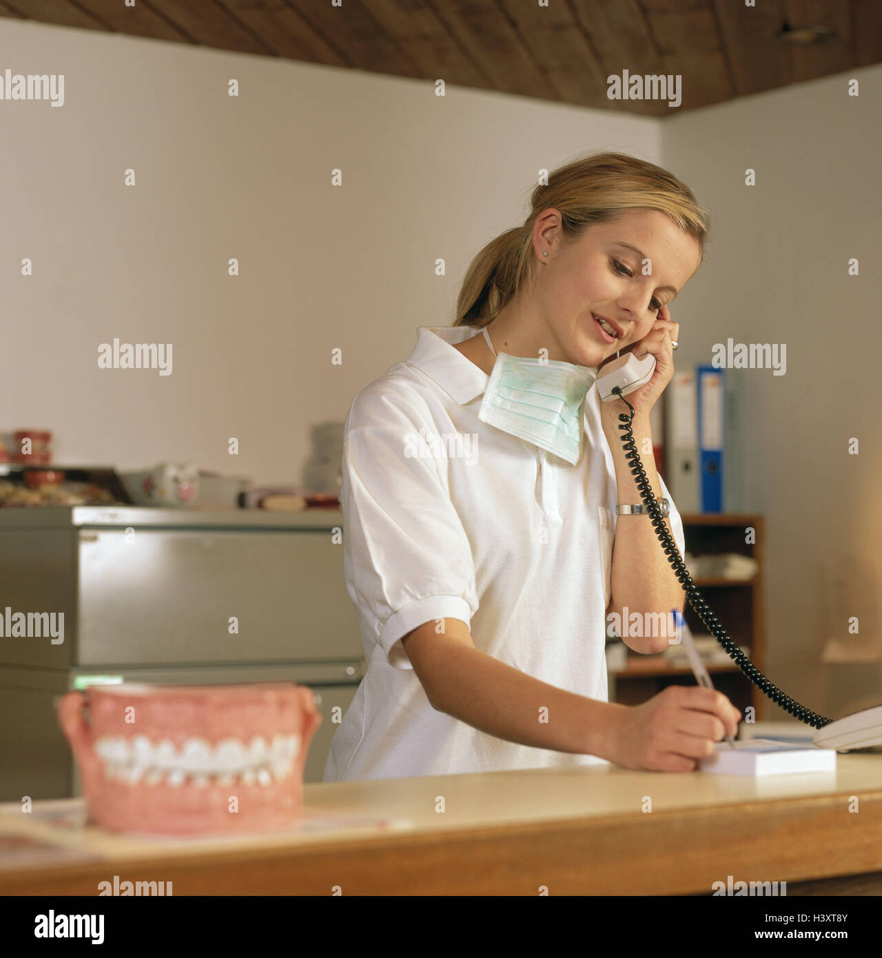 Zahnarzt Praxis, Anmeldung, Assistenz, aufrufen, schreiben, Medizin ...