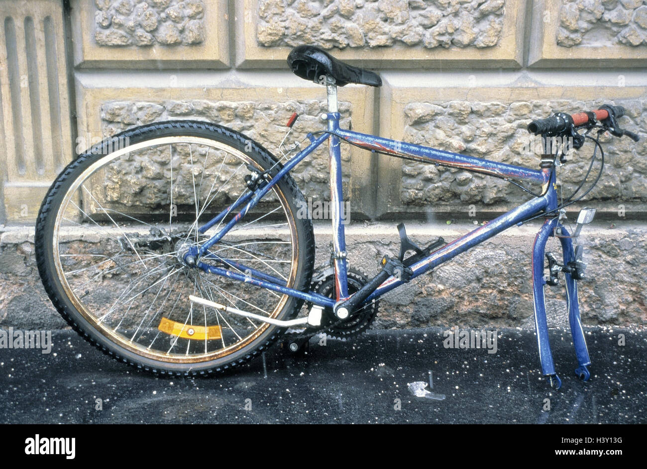Außenwand, Fahrrad, defekt, Unfall, Fahrradunfall, Fahrradreifen hinten ...
