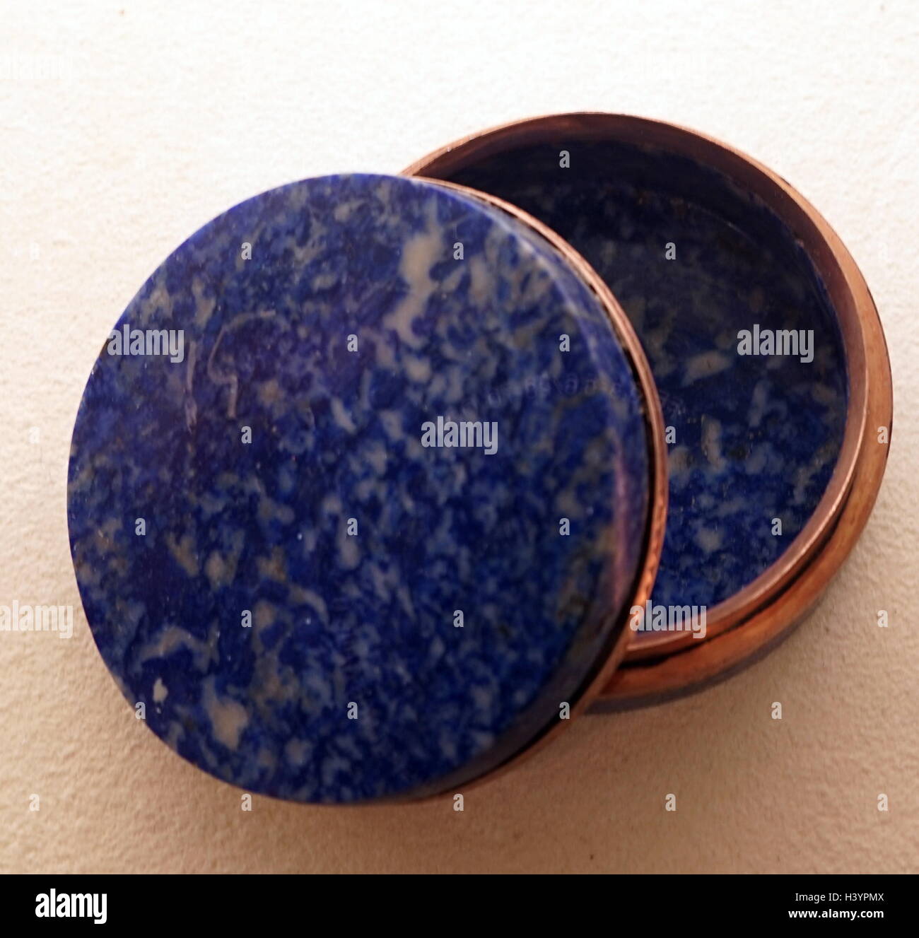 Lapislazuli blau -Fotos und -Bildmaterial in hoher Auflösung – Alamy