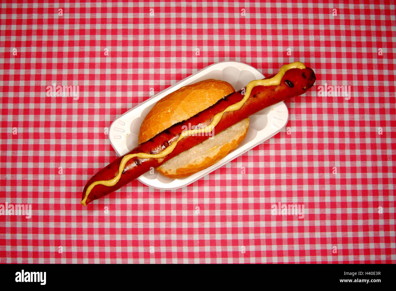 Bratwurst Mit Semmel Pappteller Stockfotos und -bilder Kaufen - Alamy