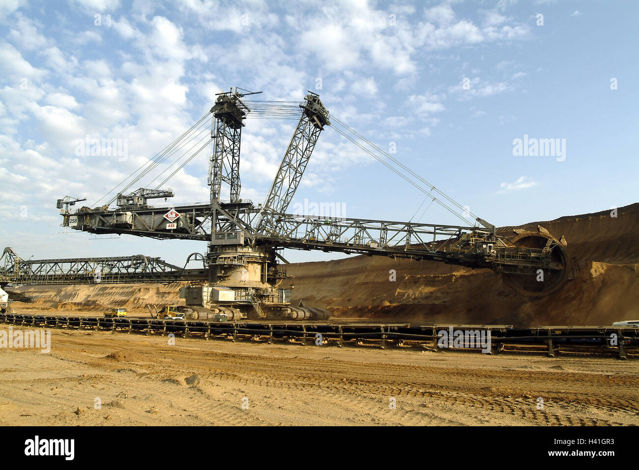 Braunkohle-Tagebau, Abraum-Absetzer, Schaufelradbagger, Grube ...