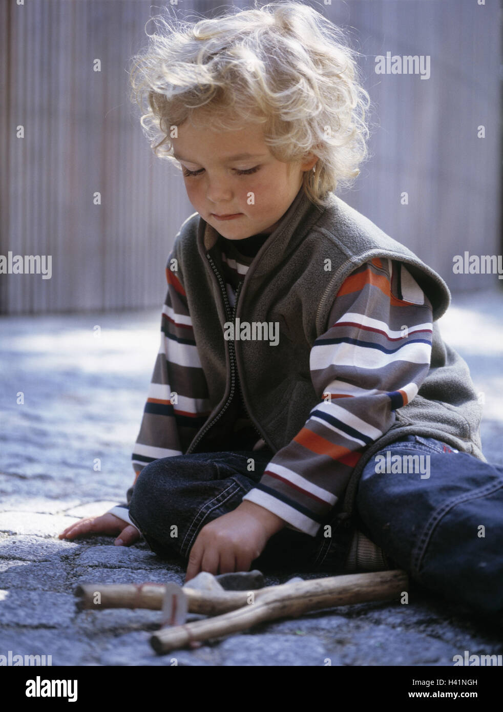 Welliges kopfsteinpflaster -Fotos und -Bildmaterial in hoher Auflösung ...