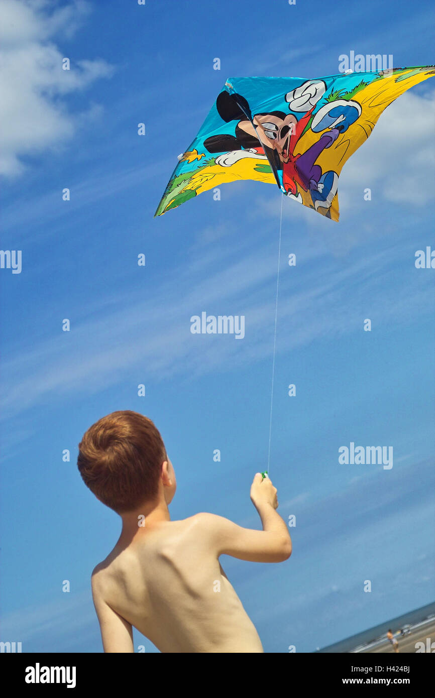 Strand, junge, Oberkörper frei, Drachen steigt zurück Meinung, Serie ...