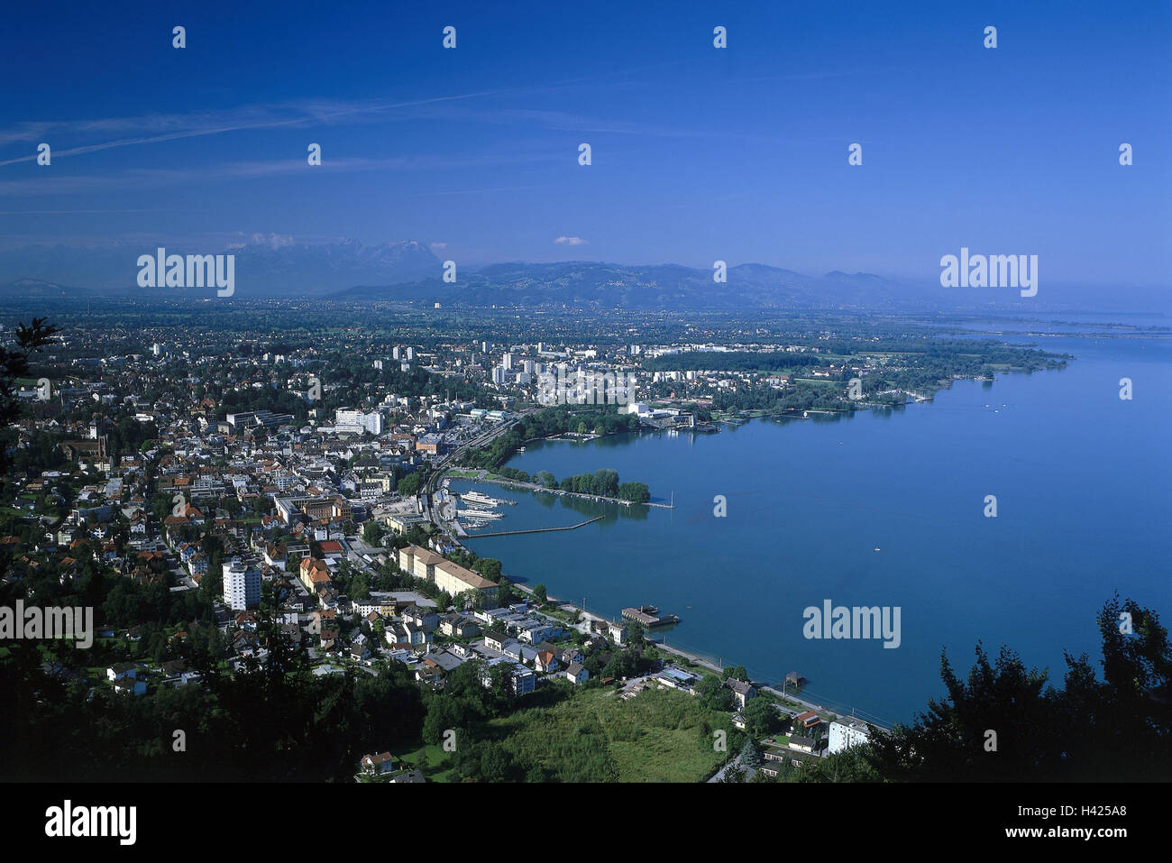 Österreich, Vorarlberg, Bodensee, Bregenz, Stadtübersicht, Hafen ...