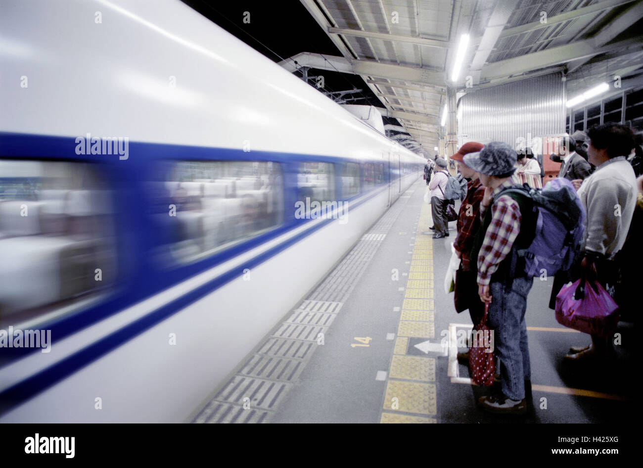 Japan, Tokio, Bahnhof, TGV, Shinkansen, Plattform, Passagiere Asien ...