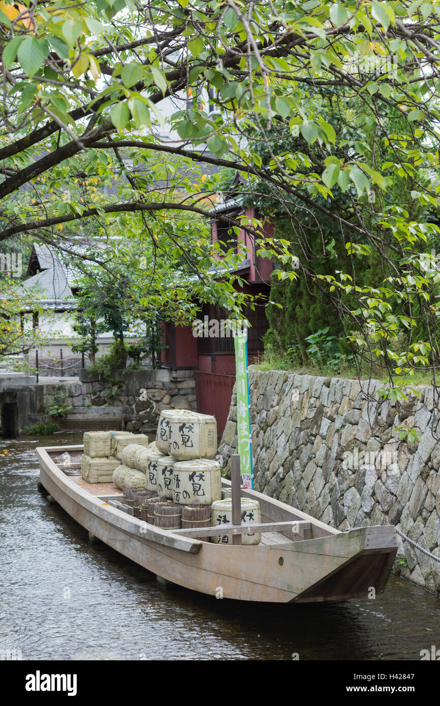 Boot mit flachem boden flussboot -Fotos und -Bildmaterial in hoher ...