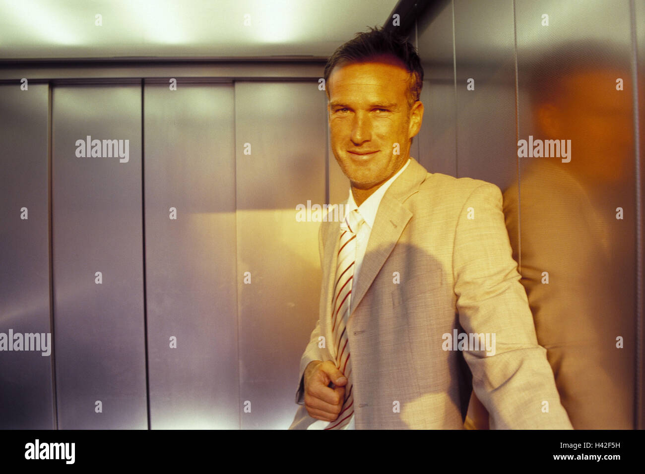 Lean selbstbewusst -Fotos und -Bildmaterial in hoher Auflösung – Alamy