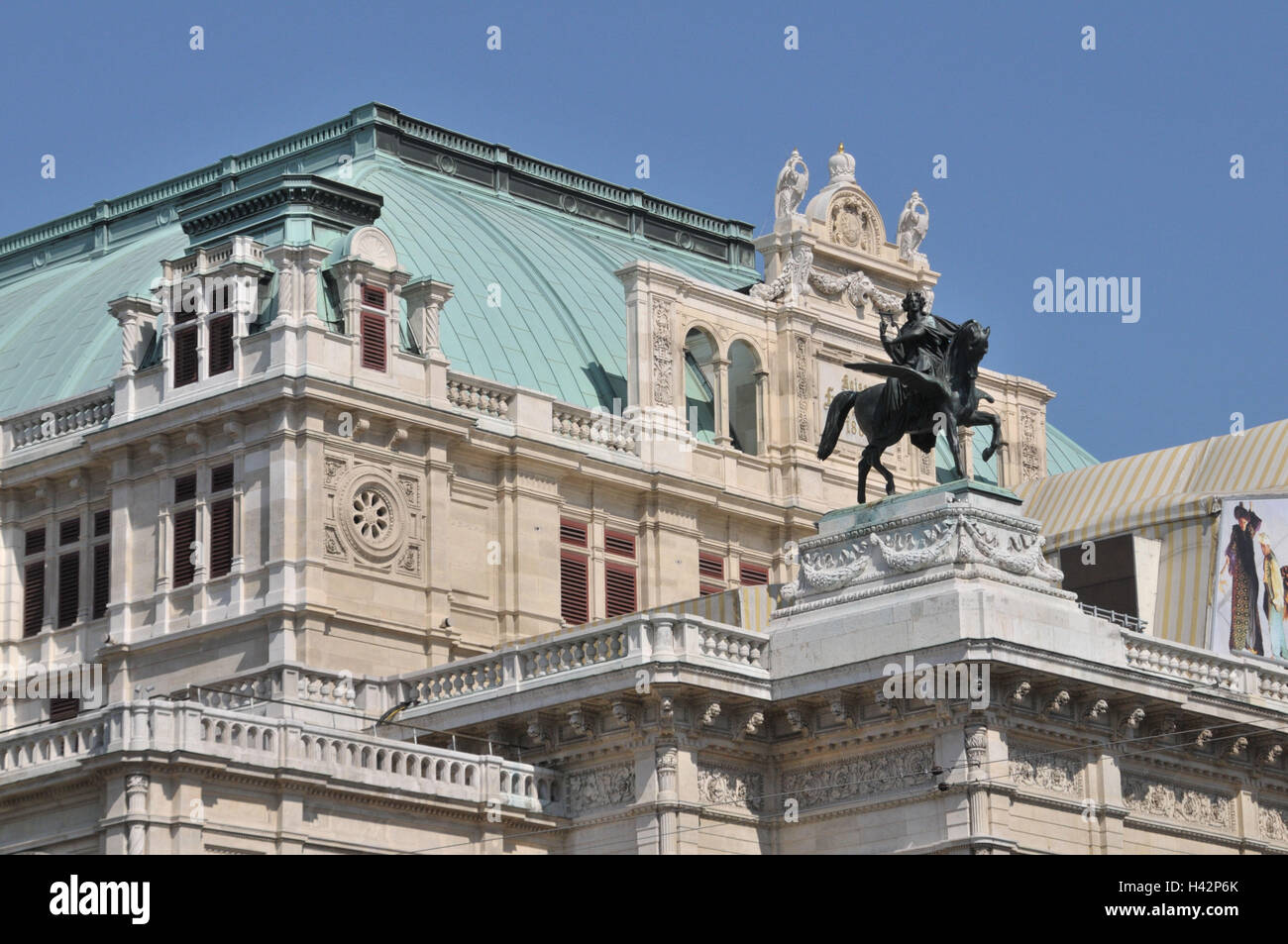 Statue opera house vienna -Fotos und -Bildmaterial in hoher Auflösung ...