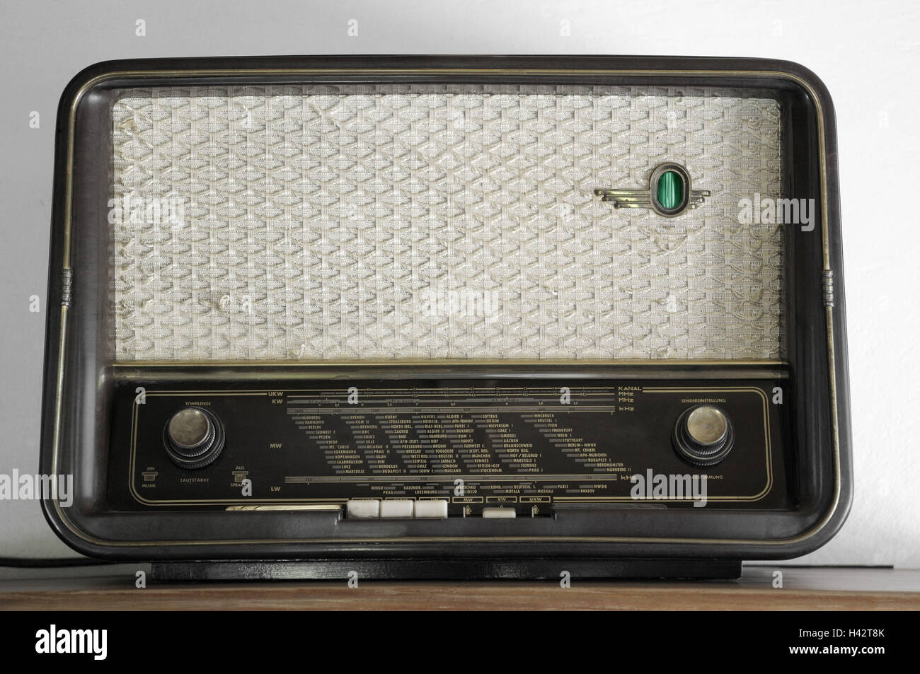 Old radio scale -Fotos und -Bildmaterial in hoher Auflösung – Alamy