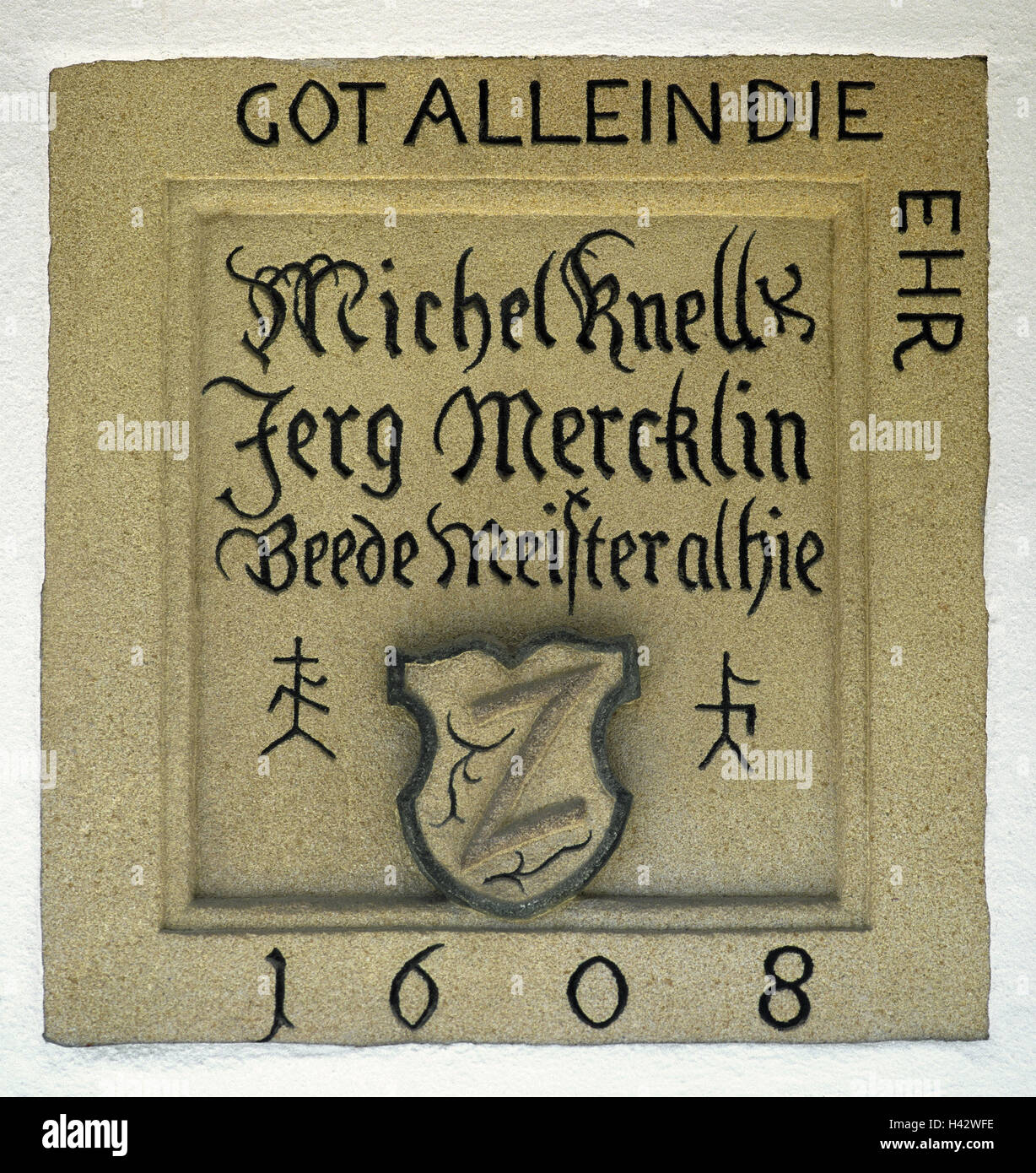 Steintafel mit inschrift -Fotos und -Bildmaterial in hoher Auflösung ...