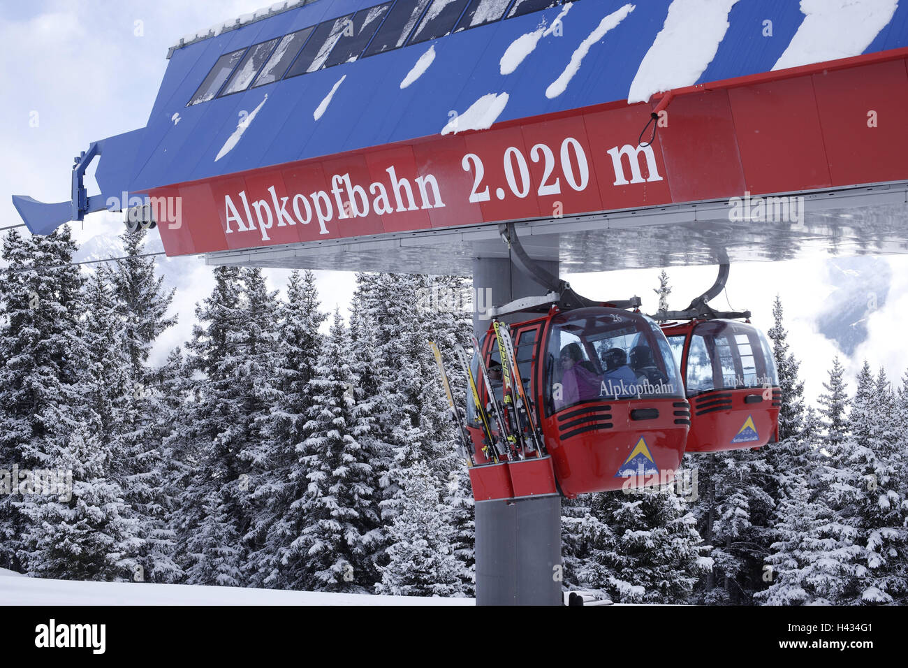 Österreich, Tirol, Serfaus, Alpkofbahn, Gondeln, Skifahrer, kein Model ...