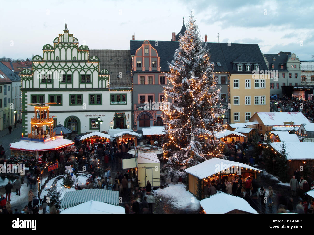 Deutschland, Thüringen, Weimar, Weihnachtsmarkt, Stimmung-voll, Abend ...