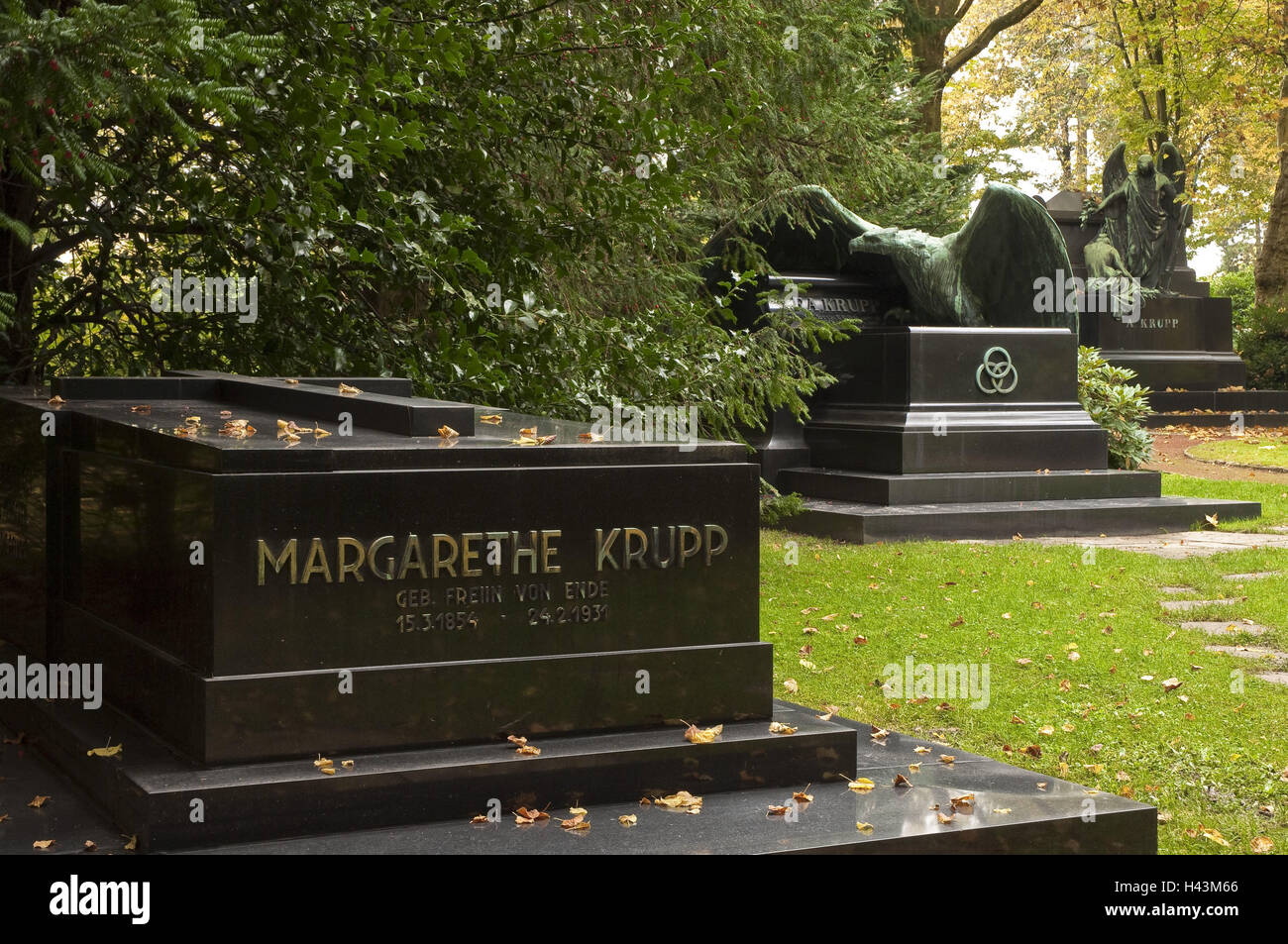Sarkophage der Kruppe, Familienfriedhof Kruppe, Friedhof Bredeney ...