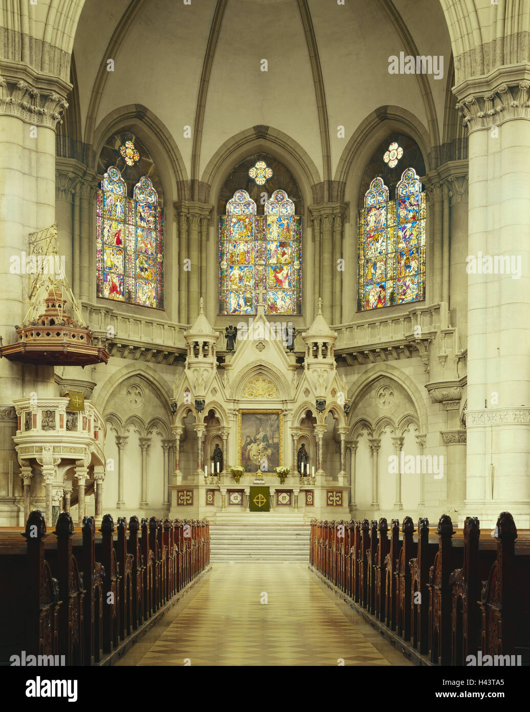 Deutschland, Oberbayern, München, Kirche St. Lukas, innen geschossen ...