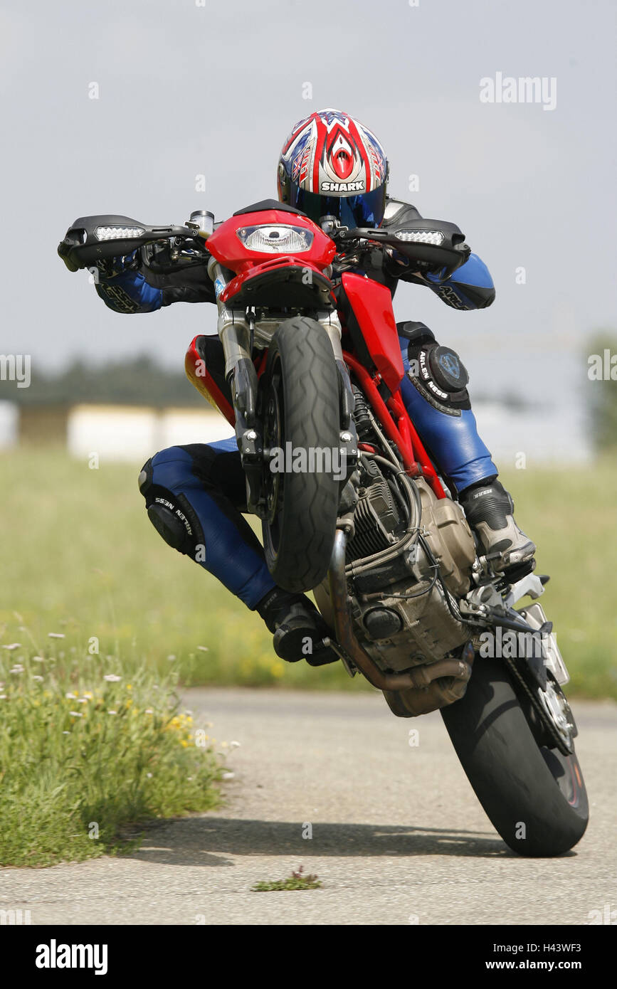 Ducati Wheelie Stockfotos und -bilder Kaufen - Alamy