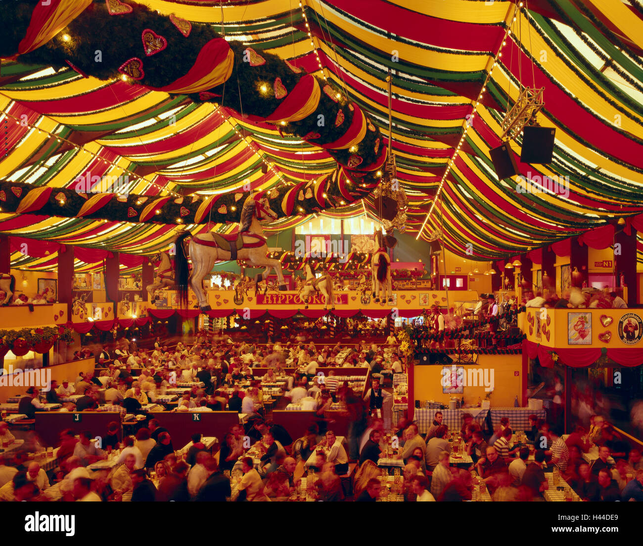 Oktoberfest beer tent munich -Fotos und -Bildmaterial in hoher ...