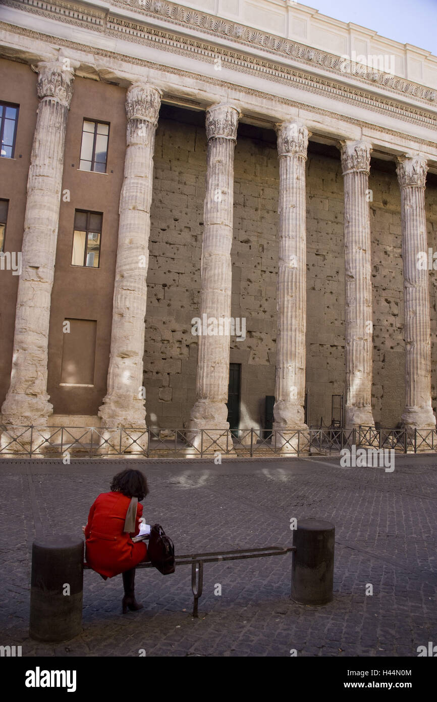 Hadrianeum in rom -Fotos und -Bildmaterial in hoher Auflösung – Alamy