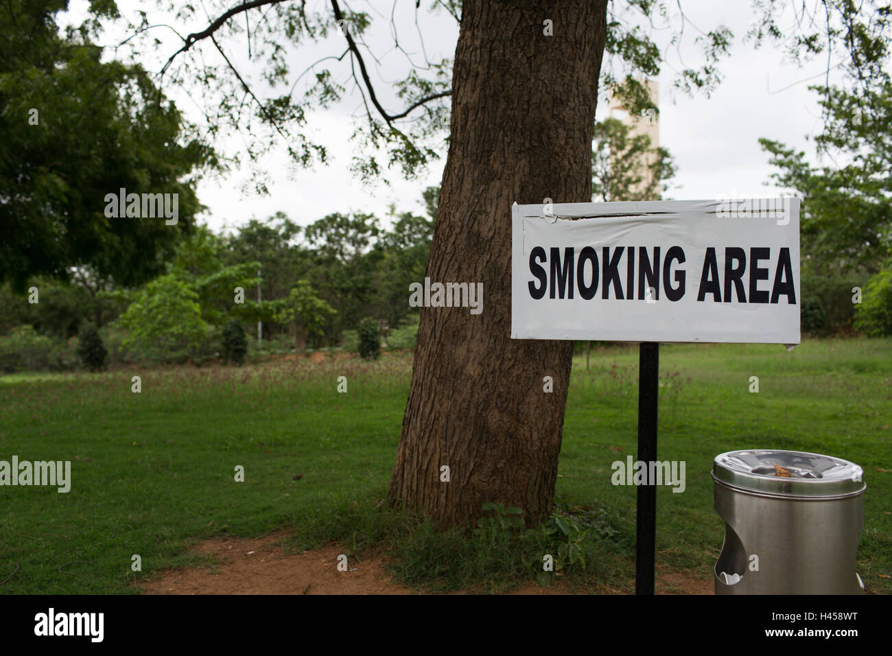 Raucherzone zeichen -Fotos und -Bildmaterial in hoher Auflösung – Alamy