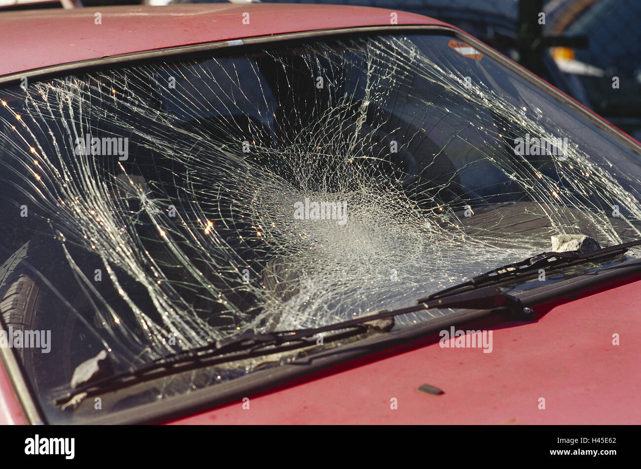 Broken car windscreen -Fotos und -Bildmaterial in hoher Auflösung – Alamy
