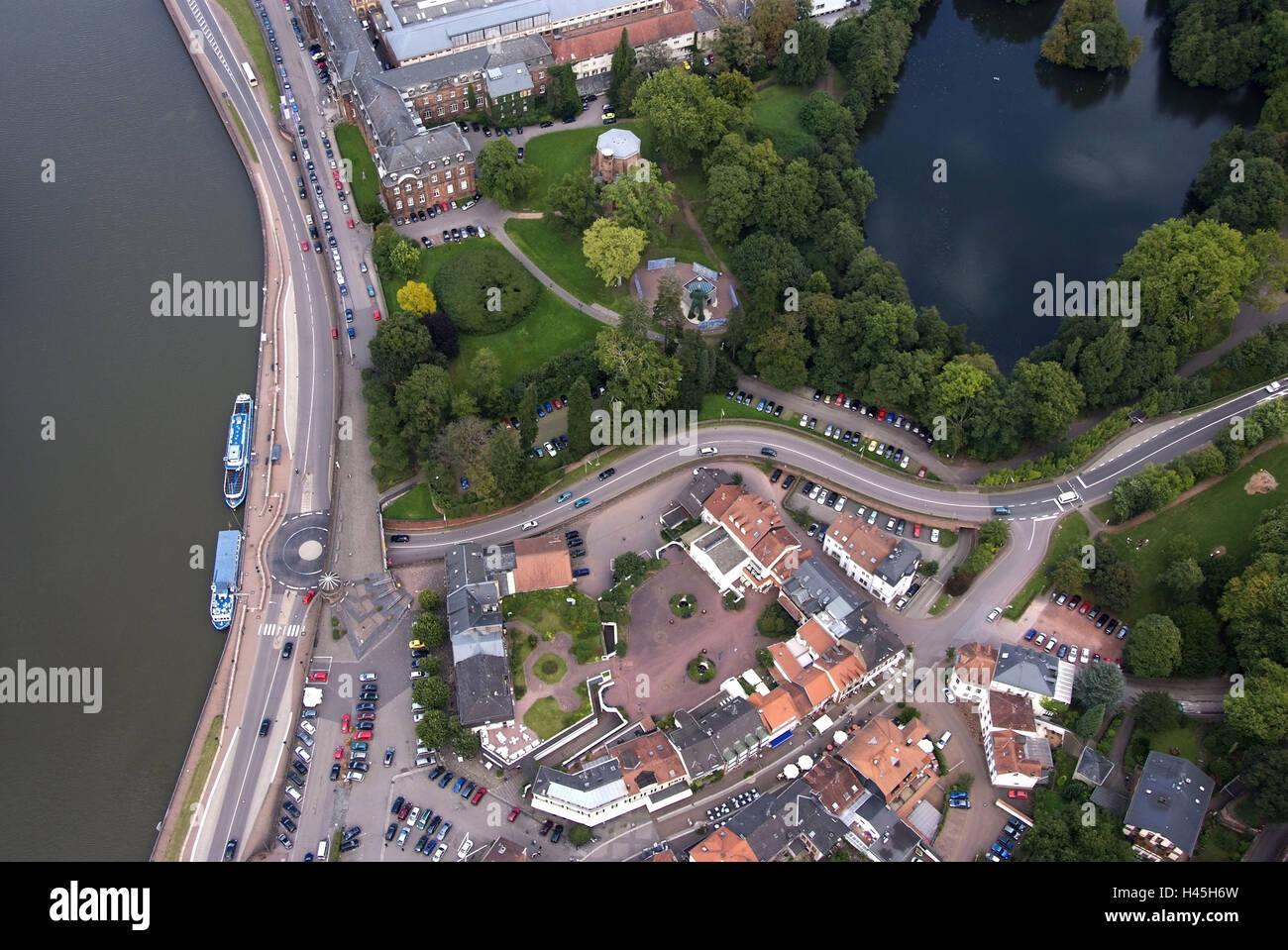 Deutschland, Saarland, Mettlach, Stadtzentrum, Luftaufnahme ...