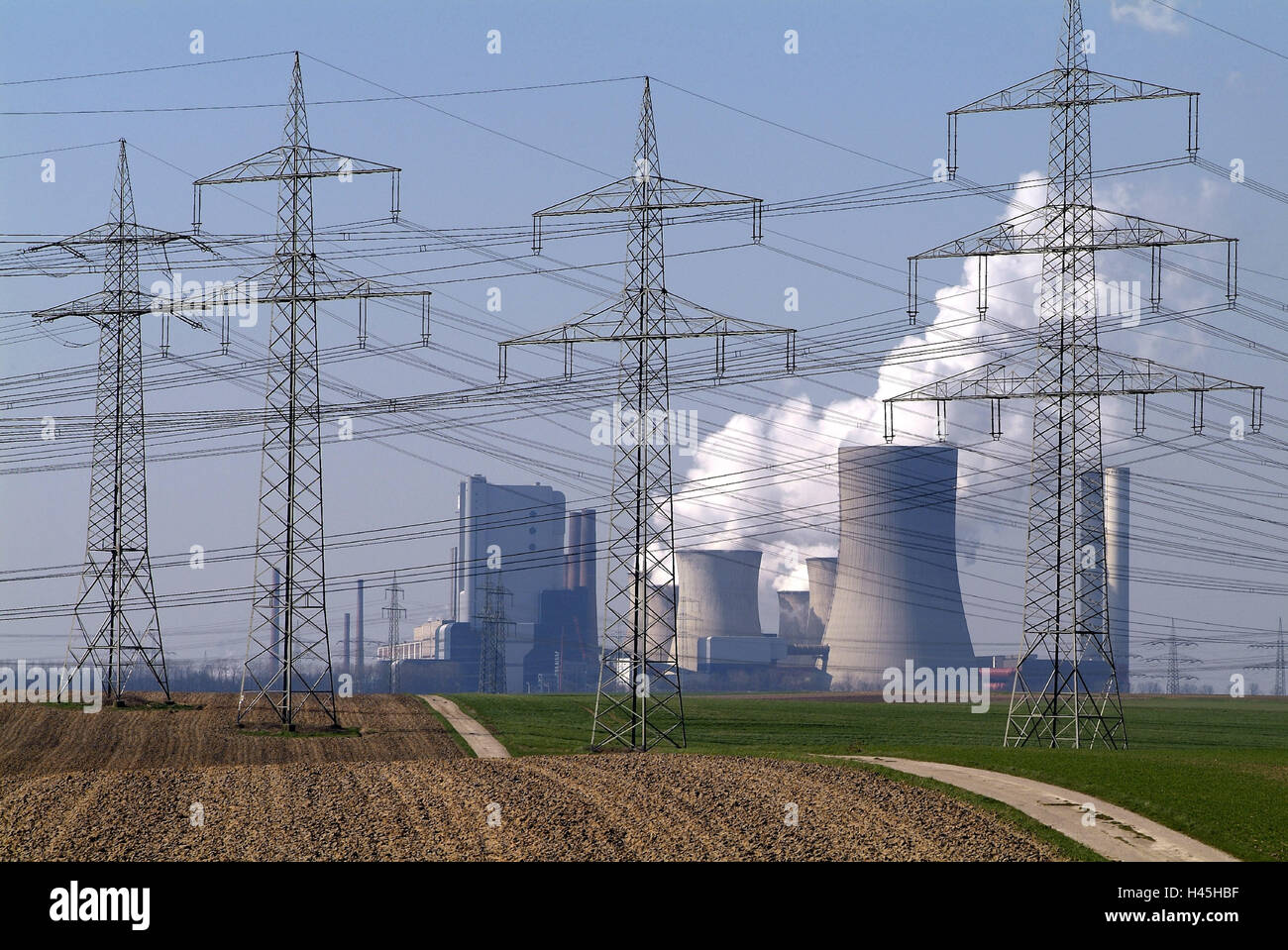 Braunkohlekraftwerk niederaussem -Fotos und -Bildmaterial in hoher ...