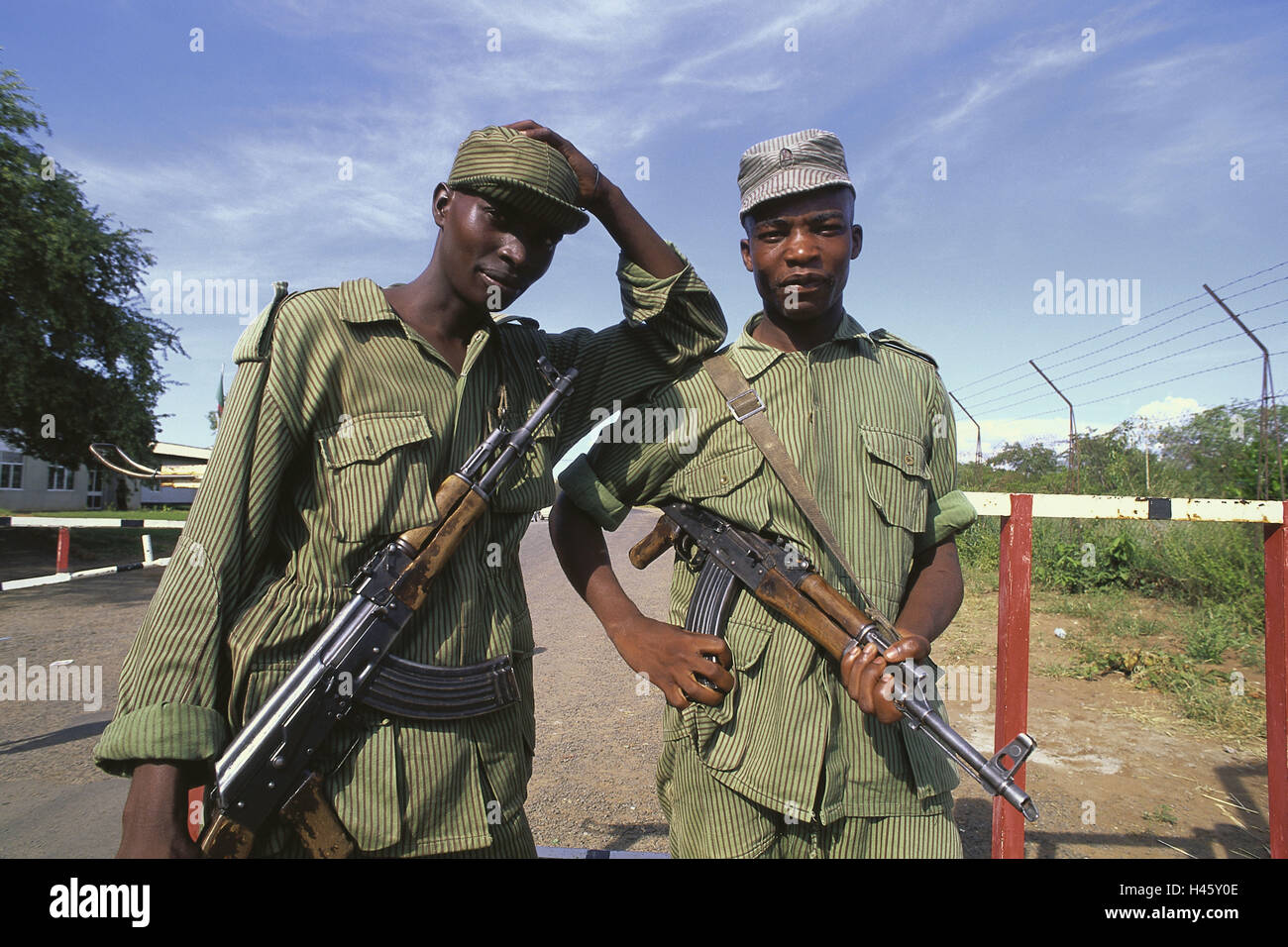 Afrika, Sambia, Soldat, zwei, Marge, Maschinengewehre, Pistolen, das ...