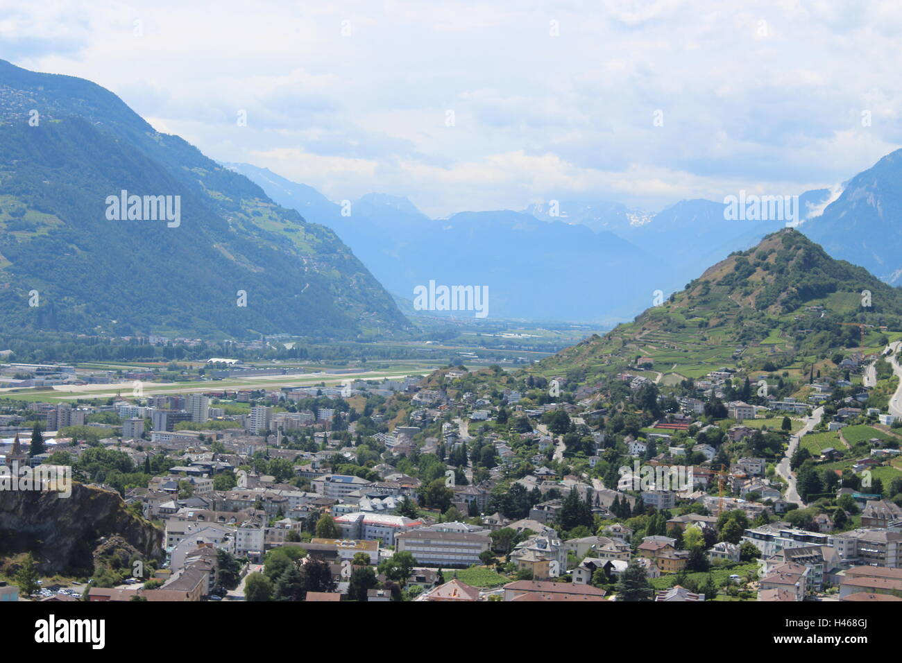 Stadt von Sion, Wallis, Schweiz Stockfotografie - Alamy