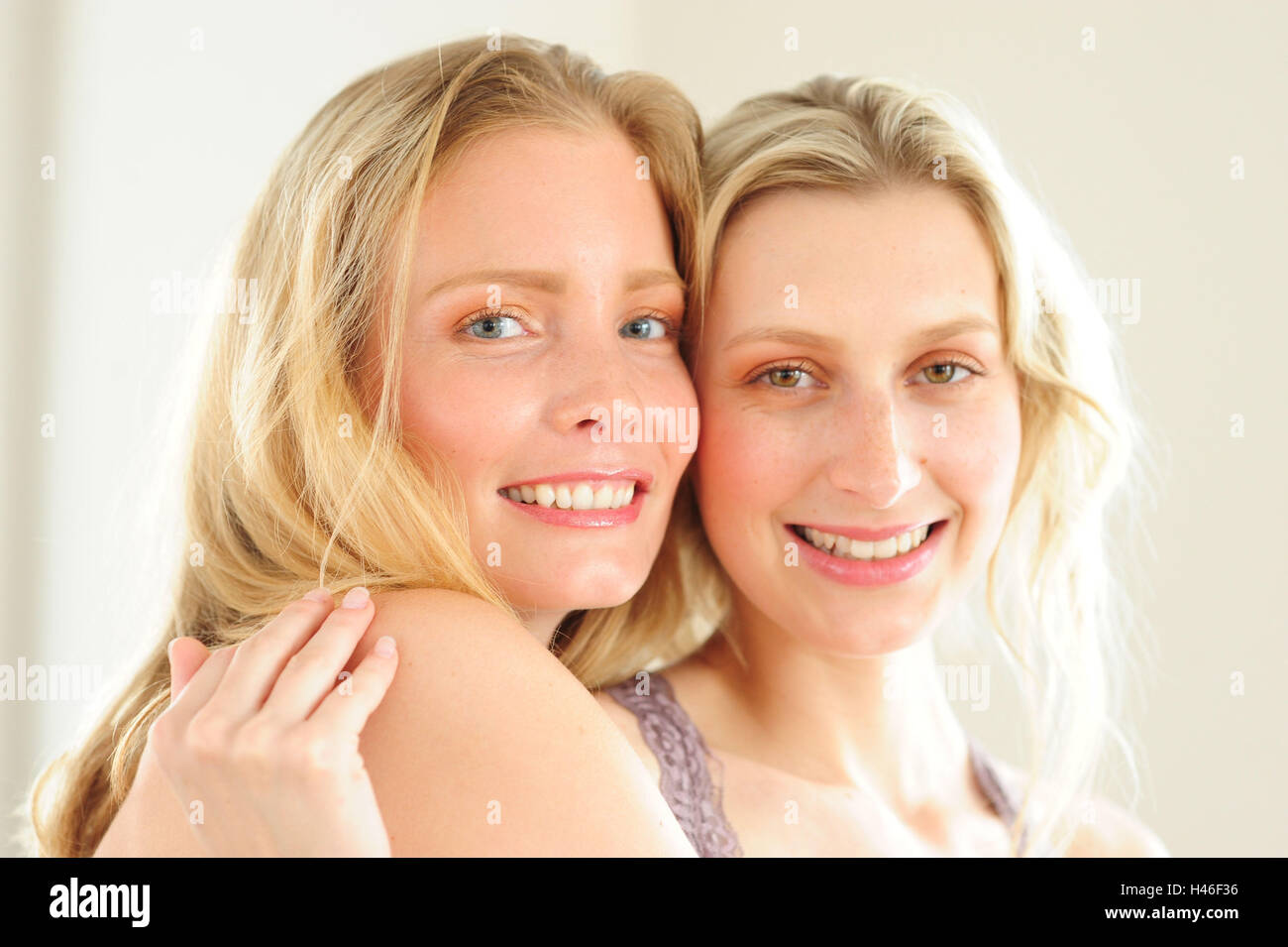 Side by side -Fotos und -Bildmaterial in hoher Auflösung – Alamy